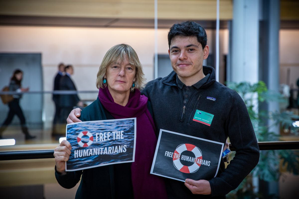 Irish rescue diver arrested for helping refugees in Greece faces trial ...